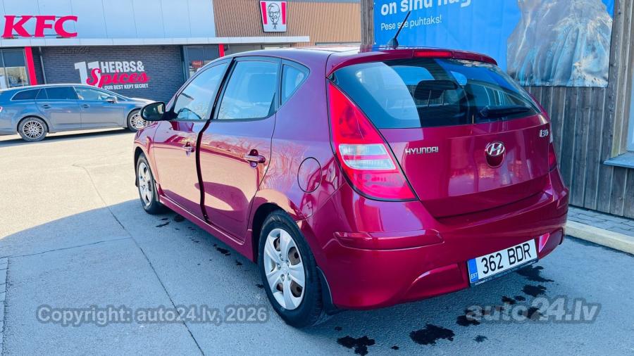 Red Hyundai i30 2011 in Tallinn, with an engine capacity of 1.60 L and mileage of 122 thousand km for 4500 €, photo 4 on AUTOMOTO.COM.LV