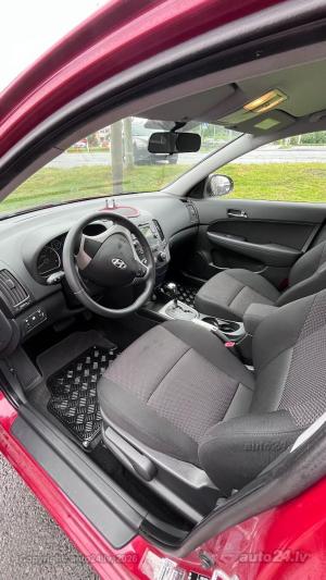 Red Hyundai i30 2011 in Tallinn, with an engine capacity of 1.60 L and mileage of 122 thousand km for 4500 €, photo 5 on AUTOMOTO.COM.LV