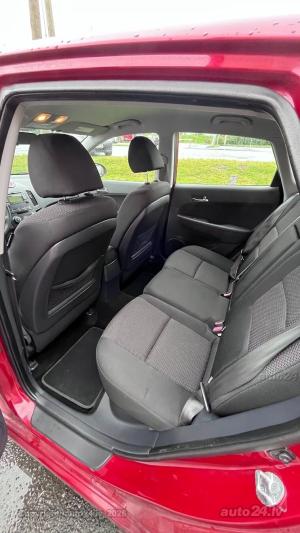 Red Hyundai i30 2011 in Tallinn, with an engine capacity of 1.60 L and mileage of 122 thousand km for 4500 €, photo 6 on AUTOMOTO.COM.LV