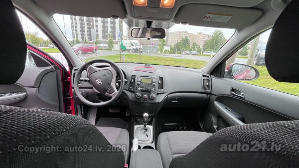 Hyundai i30 2011 in Tallinn on AUTOMOTO.COM.LV Red Hyundai i30 2011 in Tallinn, with an engine capacity of 1.60 L and mileage of 122 thousand km for 4500 €, photo 8 on AUTOMOTO.COM.LV