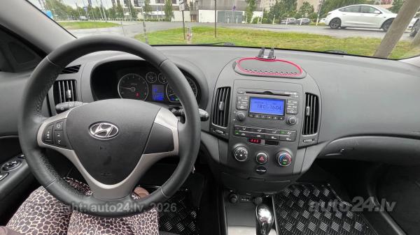 Hyundai i30 2011 in Tallinn on AUTOMOTO.COM.LV Red Hyundai i30 2011 in Tallinn, with an engine capacity of 1.60 L and mileage of 122 thousand km for 4500 €, photo 10 on AUTOMOTO.COM.LV