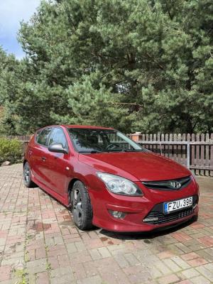 Red Hyundai i30 2012 in Vilnius, with an engine capacity of 1.58 L and mileage of 256 thousand km for 800 €, photo  on AUTOMOTO.COM.LV