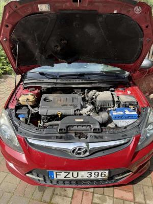 Red Hyundai i30 2012 in Vilnius, with an engine capacity of 1.58 L and mileage of 256 thousand km for 800 €, photo 6 on AUTOMOTO.COM.LV