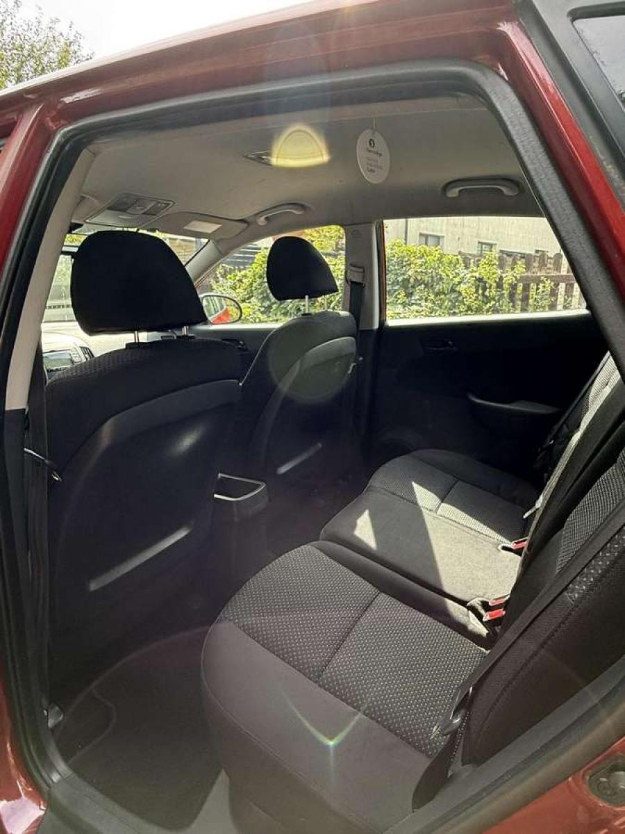 Red Hyundai i30 2012 in Vilnius, with an engine capacity of 1.58 L and mileage of 256 thousand km for 800 €, photo 13 on AUTOMOTO.COM.LV
