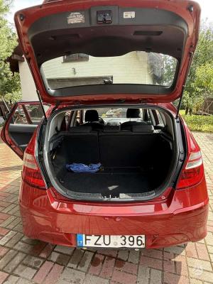 Red Hyundai i30 2012 in Vilnius, with an engine capacity of 1.58 L and mileage of 256 thousand km for 800 €, photo 15 on AUTOMOTO.COM.LV