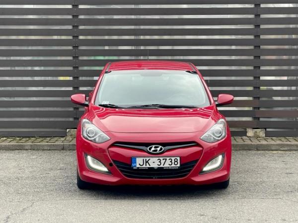 Красный Хендай i30 2013 в Рига, объемом двигателя 1.40 л и пробегом 0 тыс. км за 4650 €, фото 2 на AUTOMOTO.COM.LV