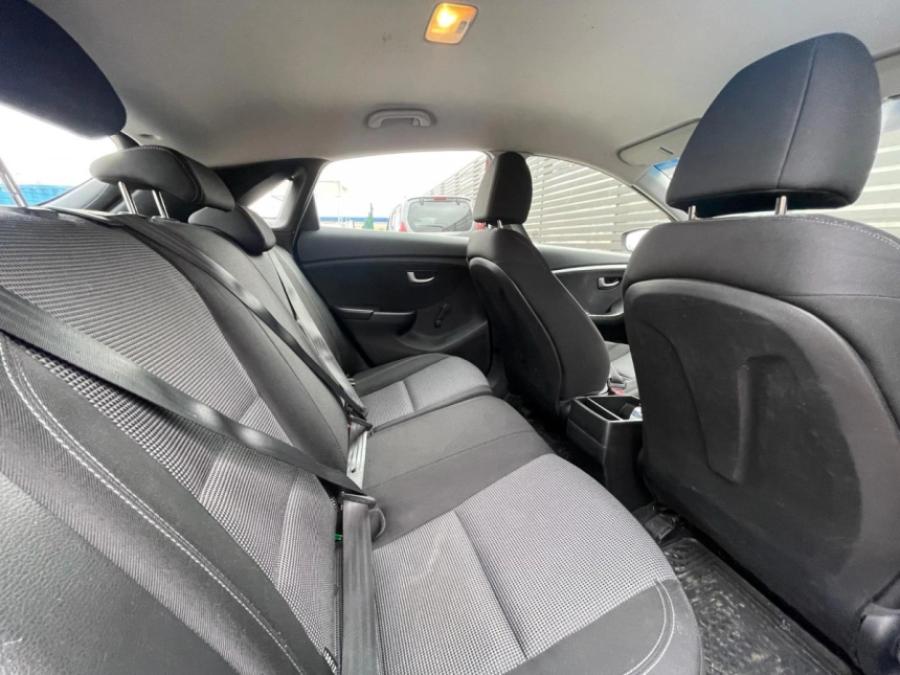 Sarkans Hyundai i30 2013 Rīga, ar dzinēja tilpumu 1.40 L un nobraukumu 0 tūkst. km par 4650 €, foto 10 vietnē AUTOMOTO.COM.LV