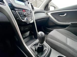 Sarkans Hyundai i30 2013 Rīga, ar dzinēja tilpumu 1.40 L un nobraukumu 0 tūkst. km par 4650 €, foto 12 vietnē AUTOMOTO.COM.LV