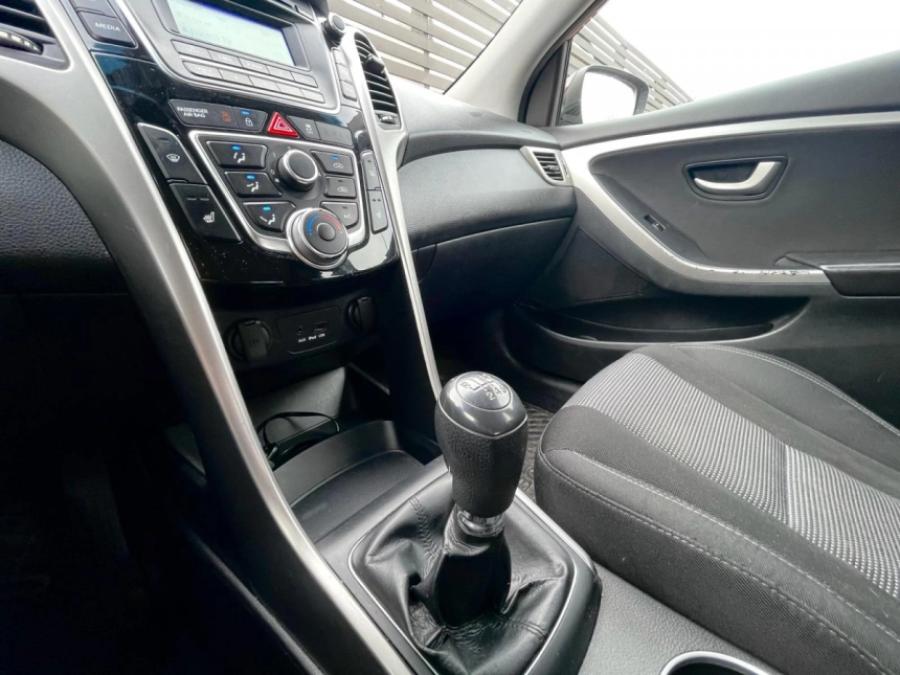 Sarkans Hyundai i30 2013 Rīga, ar dzinēja tilpumu 1.40 L un nobraukumu 0 tūkst. km par 4650 €, foto 12 vietnē AUTOMOTO.COM.LV