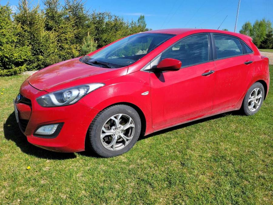 Red Hyundai i30 2013 in Kaunas, with an engine capacity of 1.40 L and mileage of 260 thousand km for 1999 €, photo 1 on AUTOMOTO.COM.LV