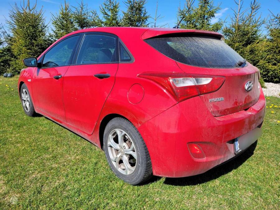 Red Hyundai i30 2013 in Kaunas, with an engine capacity of 1.40 L and mileage of 260 thousand km for 1999 €, photo 3 on AUTOMOTO.COM.LV