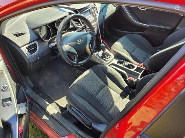 Red Hyundai i30 2013 in Kaunas, with an engine capacity of 1.40 L and mileage of 260 thousand km for 1999 €, photo 5 on AUTOMOTO.COM.LV