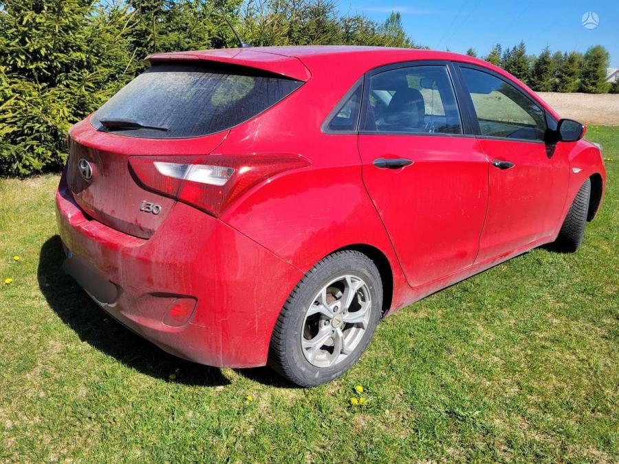 Red Hyundai i30 2013 in Kaunas, with an engine capacity of 1.40 L and mileage of 260 thousand km for 1999 €, photo 8 on AUTOMOTO.COM.LV