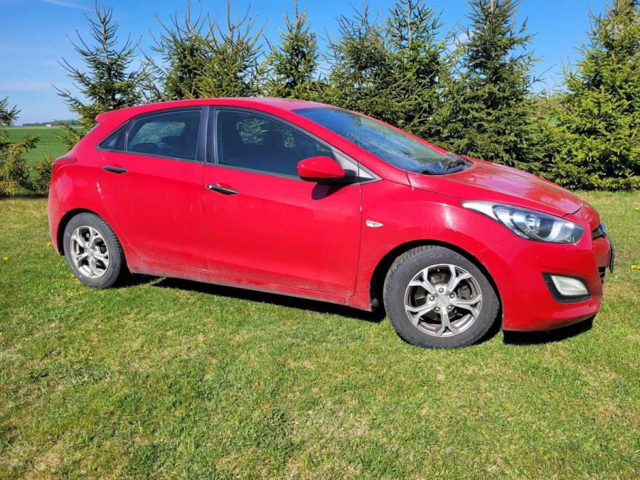 Red Hyundai i30 2013 in Kaunas, with an engine capacity of 1.40 L and mileage of 260 thousand km for 1999 €, photo 9 on AUTOMOTO.COM.LV