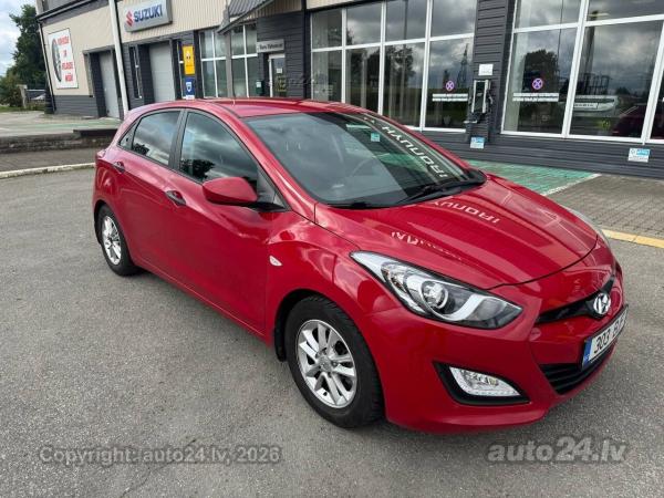 Red Hyundai i30 2013 in Narva, with an engine capacity of 1.40 L and mileage of 152 thousand km for 4790 €, photo 1 on AUTOMOTO.COM.LV