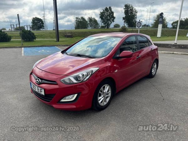 Red Hyundai i30 2013 in Narva, with an engine capacity of 1.40 L and mileage of 152 thousand km for 4790 €, photo 2 on AUTOMOTO.COM.LV