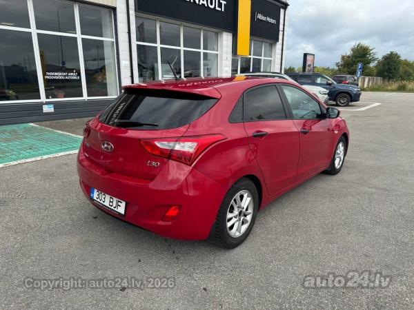 Red Hyundai i30 2013 in Narva, with an engine capacity of 1.40 L and mileage of 152 thousand km for 4790 €, photo 4 on AUTOMOTO.COM.LV