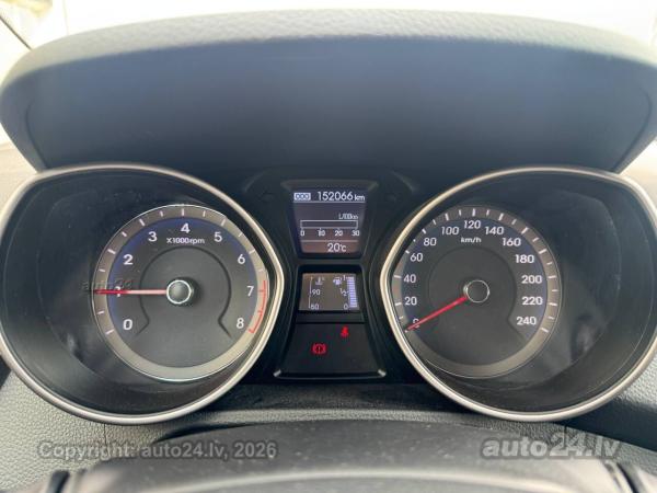Red Hyundai i30 2013 in Narva, with an engine capacity of 1.40 L and mileage of 152 thousand km for 4790 €, photo 8 on AUTOMOTO.COM.LV