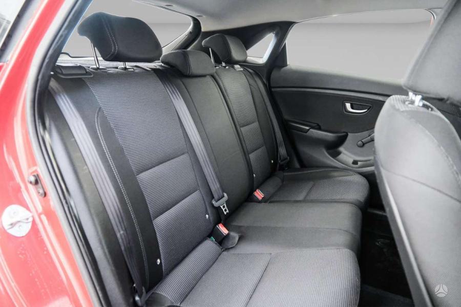 Sarkans Hyundai i30 2015 Kauņa, ar dzinēja tilpumu 1.40 L un nobraukumu 227 tūkst. km par 3900 €, foto 13 vietnē AUTOMOTO.COM.LV