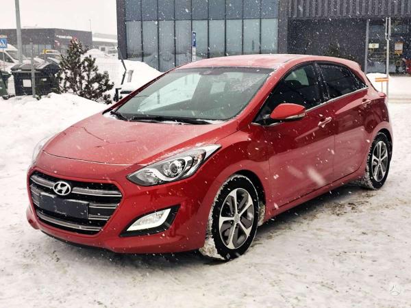 Red Hyundai i30 2016 in Siauliai, with an engine capacity of 1.58 L and mileage of 203 thousand km for 5600 €, photo 3 on AUTOMOTO.COM.LV