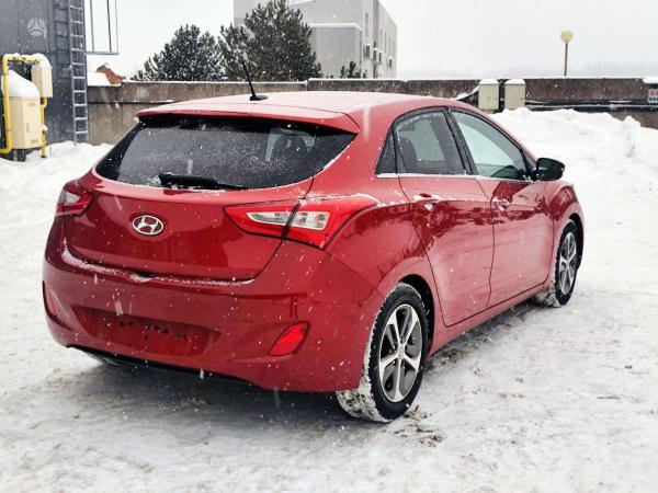 Red Hyundai i30 2016 in Siauliai, with an engine capacity of 1.58 L and mileage of 203 thousand km for 5600 €, photo 5 on AUTOMOTO.COM.LV