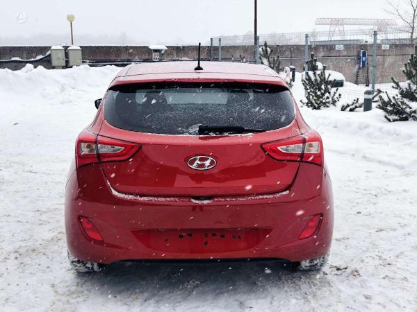 Red Hyundai i30 2016 in Siauliai, with an engine capacity of 1.58 L and mileage of 203 thousand km for 5600 €, photo 6 on AUTOMOTO.COM.LV