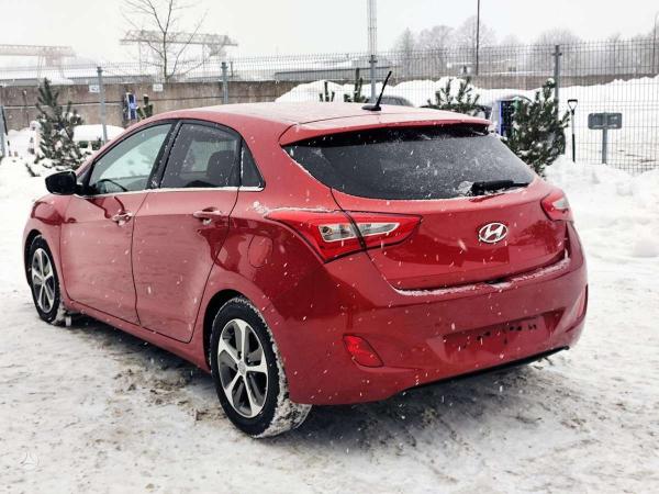 Red Hyundai i30 2016 in Siauliai, with an engine capacity of 1.58 L and mileage of 203 thousand km for 5600 €, photo 7 on AUTOMOTO.COM.LV