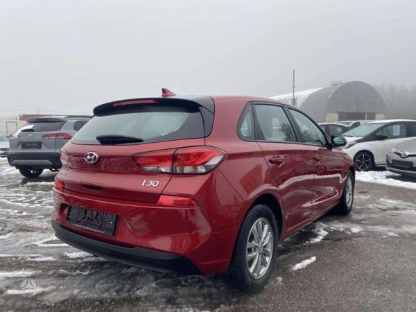 Red Hyundai i30 2017 in Radviliskis, with an engine capacity of 1.00 L and mileage of 146 thousand km for 7550 €, photo 3 on AUTOMOTO.COM.LV