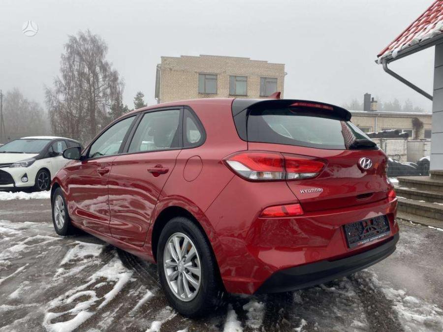 Red Hyundai i30 2017 in Radviliskis, with an engine capacity of 1.00 L and mileage of 146 thousand km for 7550 €, photo 4 on AUTOMOTO.COM.LV