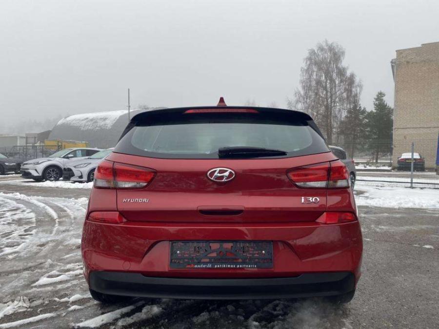 Red Hyundai i30 2017 in Radviliskis, with an engine capacity of 1.00 L and mileage of 146 thousand km for 7550 €, photo 6 on AUTOMOTO.COM.LV