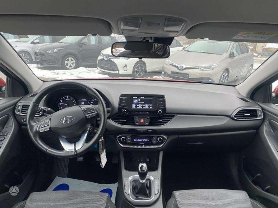 Red Hyundai i30 2017 in Radviliskis, with an engine capacity of 1.00 L and mileage of 146 thousand km for 7550 €, photo 12 on AUTOMOTO.COM.LV