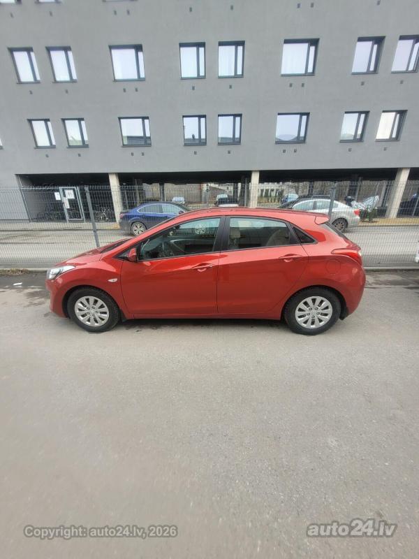 Red Hyundai i30 2017 in Tallinn, with an engine capacity of 1.40 L and mileage of 88 thousand km for 6900 €, photo 4 on AUTOMOTO.COM.LV