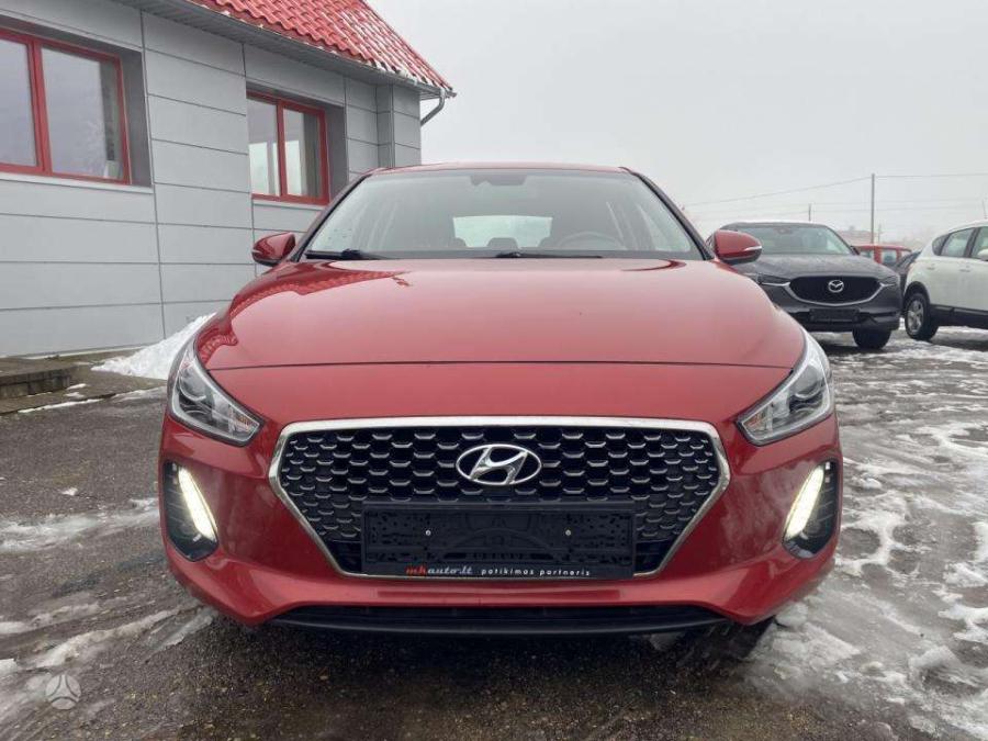 Red Hyundai i30 2017 in Radviliskis, with an engine capacity of 1.00 L and mileage of 146 thousand km for 7550 €, photo 5 on AUTOMOTO.COM.LV