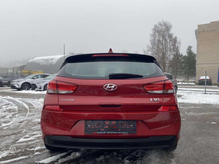 Red Hyundai i30 2017 in Radviliskis, with an engine capacity of 1.00 L and mileage of 146 thousand km for 7550 €, photo 6 on AUTOMOTO.COM.LV