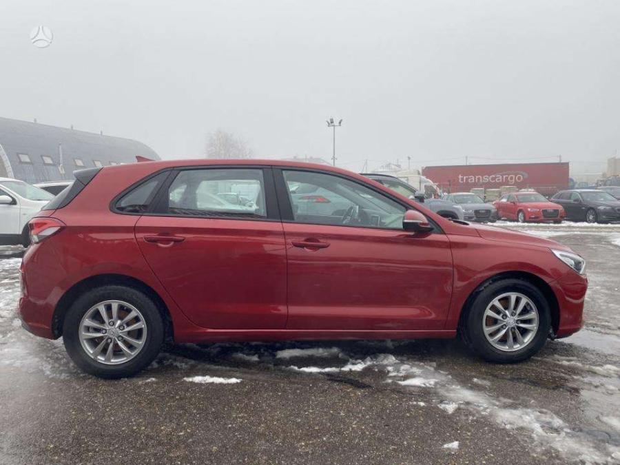 Red Hyundai i30 2017 in Radviliskis, with an engine capacity of 1.00 L and mileage of 146 thousand km for 7550 €, photo 8 on AUTOMOTO.COM.LV