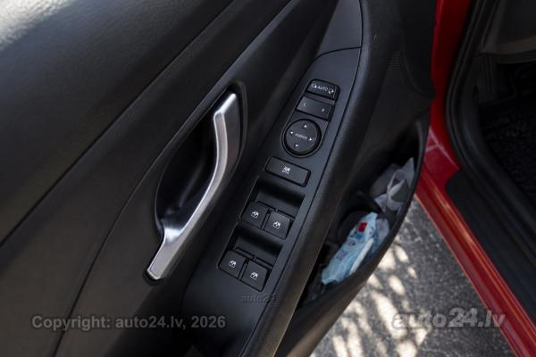 Красный Хендай i30 2018 в Таллин, объемом двигателя 1.40 л и пробегом 127 тыс. км за 11500 €, фото 8 на AUTOMOTO.COM.LV