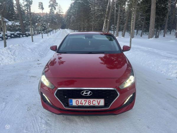 Красный Хендай i30 2020 в Вильнюс, объемом двигателя 1.40 л и пробегом 83 тыс. км за 10999 €, фото 1 на AUTOMOTO.COM.LV