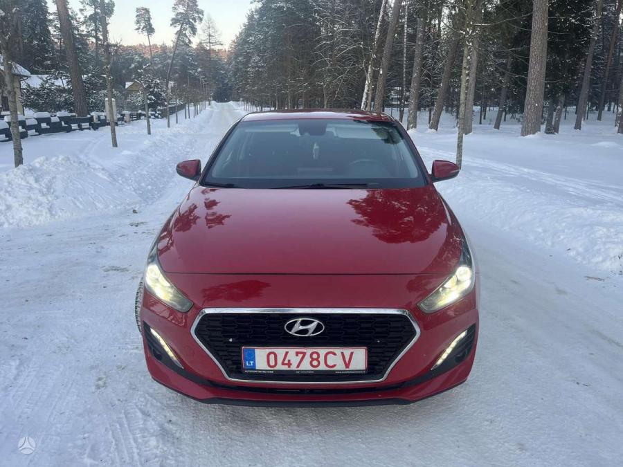 Красный Хендай i30 2020 в Вильнюс, объемом двигателя 1.40 л и пробегом 83 тыс. км за 10999 €, фото 1 на AUTOMOTO.COM.LV