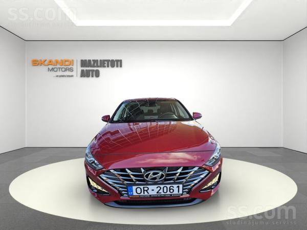Sarkans Hyundai i30 2021 Liepāja, ar dzinēja tilpumu 1.50 L un nobraukumu 76 tūkst. km par 13490 €, foto 2 vietnē AUTOMOTO.COM.LV