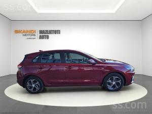 Red Hyundai i30 2021 in Liepaja, with an engine capacity of 1.50 L and mileage of 76 thousand km for 13490 €, photo 8 on AUTOMOTO.COM.LV