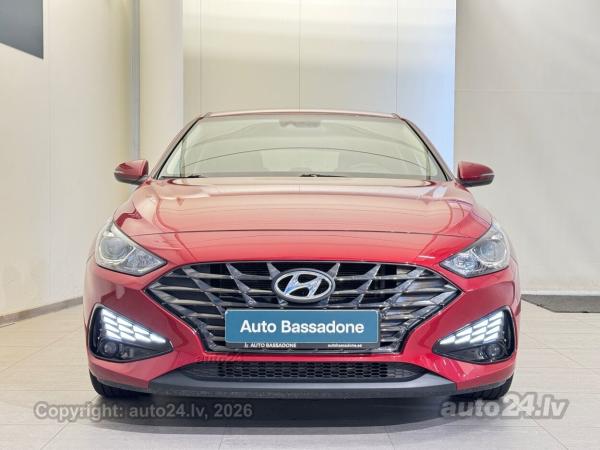 Красный Хендай i30 2023 в Таллин, объемом двигателя 1.00 л и пробегом 70 тыс. км за 15900 €, фото 2 на AUTOMOTO.COM.LV