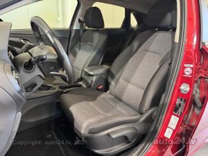 Red Hyundai i30 2023 in Tallinn, with an engine capacity of 1.00 L and mileage of 70 thousand km for 15900 €, photo 8 on AUTOMOTO.COM.LV