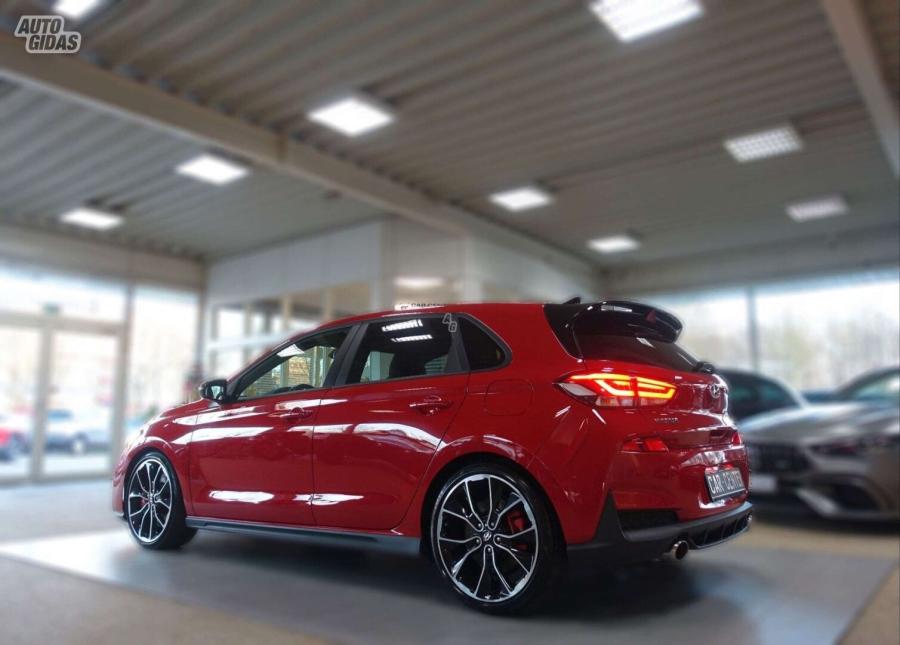 Red Hyundai i30 2019 in Kaunas, with an engine capacity of 2.00 L and mileage of 84 thousand km for 22040 €, photo 9 on AUTOMOTO.COM.LV