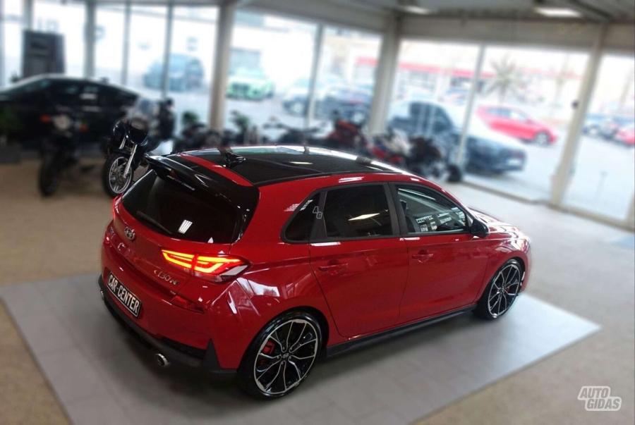Red Hyundai i30 2019 in Kaunas, with an engine capacity of 2.00 L and mileage of 84 thousand km for 22040 €, photo 10 on AUTOMOTO.COM.LV