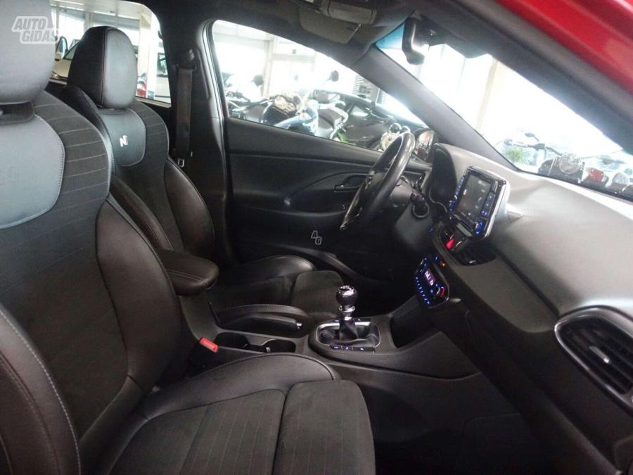 Red Hyundai i30 2019 in Kaunas, with an engine capacity of 2.00 L and mileage of 84 thousand km for 22040 €, photo 14 on AUTOMOTO.COM.LV