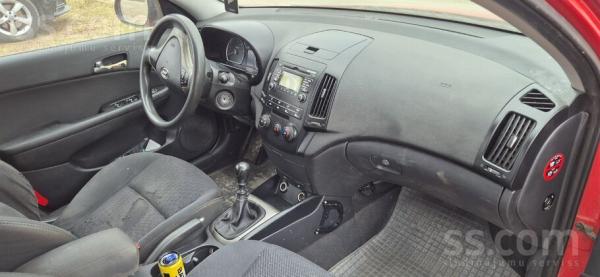 Sarkans Hyundai i30 2008 Jelgava, ar dzinēja tilpumu 1.60 L un nobraukumu 0 tūkst. km par 1000 €, foto 4 vietnē AUTOMOTO.COM.LV