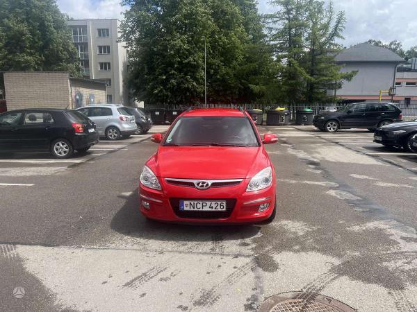 Sarkans Hyundai i30 2009 Marijampole, ar dzinēja tilpumu 1.59 L un nobraukumu 279 tūkst. km par 2200 €, foto 4 vietnē AUTOMOTO.COM.LV