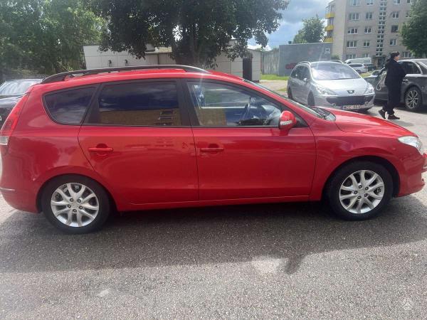Sarkans Hyundai i30 2009 Marijampole, ar dzinēja tilpumu 1.59 L un nobraukumu 279 tūkst. km par 2200 €, foto 6 vietnē AUTOMOTO.COM.LV
