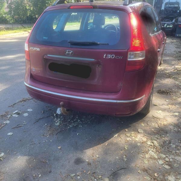 Красный Хендай i30 2009 в Каунас, объемом двигателя 1.40 л и пробегом 300 тыс. км за 700 €, фото 4 на AUTOMOTO.COM.LV