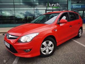Red Hyundai i30 2010 in Vilnius, with an engine capacity of 1.58 L and mileage of 264 thousand km for 2650 €, photo 4 on AUTOMOTO.COM.LV